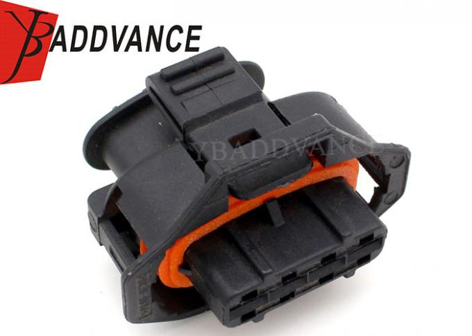 1928403736 4 Hole Black Compact 1.1 Series Bosh Engine Connector