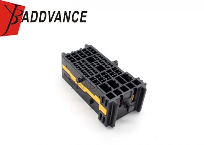 Car MG656790 82 Way Female Cable Connector Housing